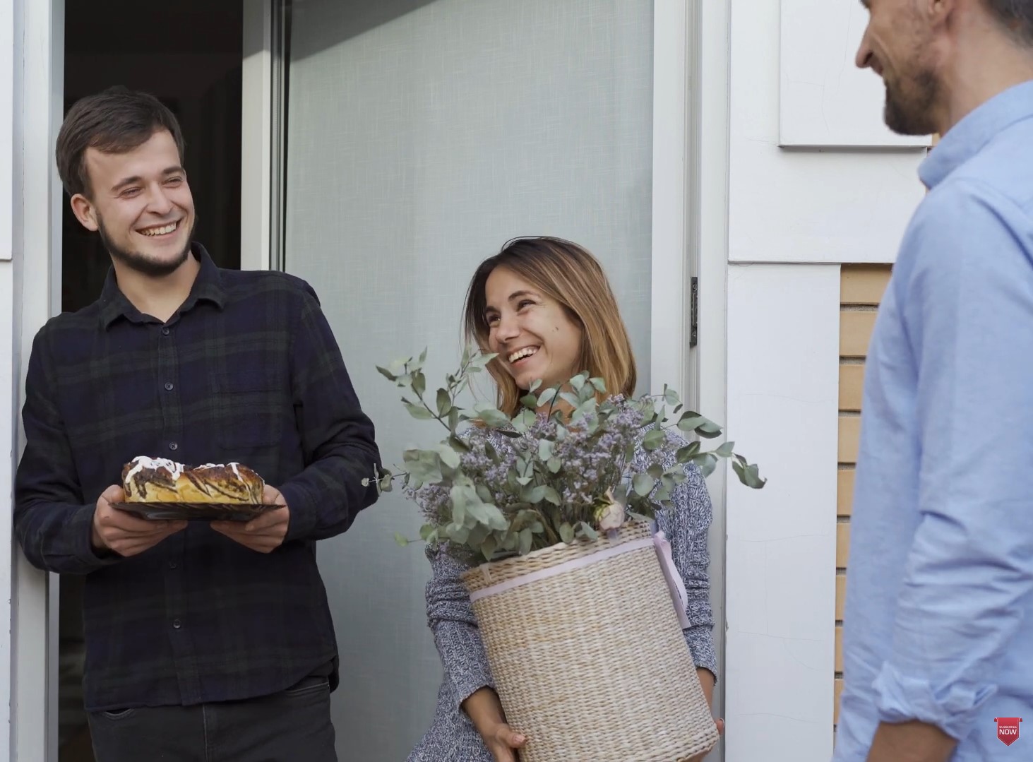 10 Reasons Why Neighbors Aren't Friendly Anymore - Housereal