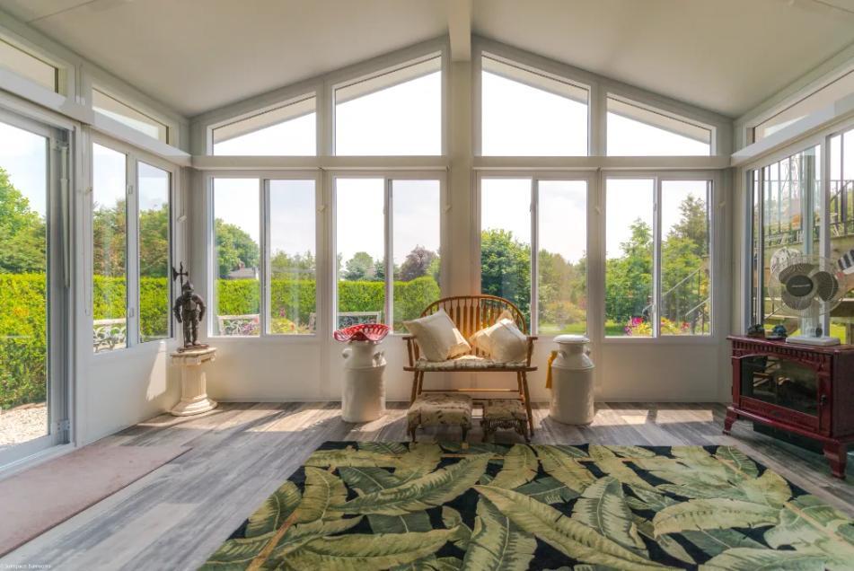 Insulated Sunroom Vs. 3-Season Sunrooms: Pros And Cons - Housereal